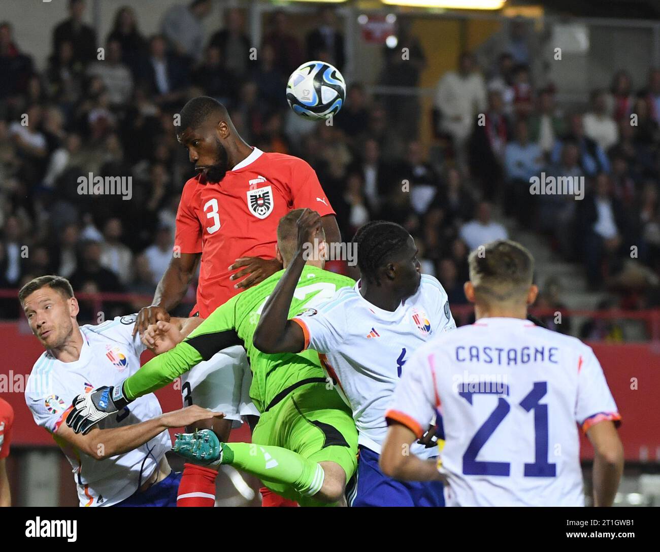 Vienna, Austria. 13th Oct, 2023. Kevin Danso (top) of Austria heads for ...