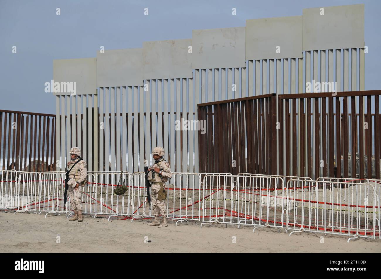 Mexican security guards hi-res stock photography and images - Alamy