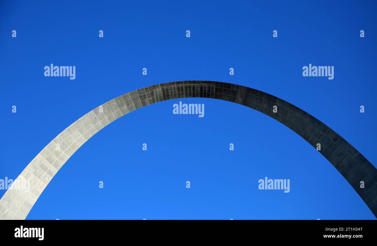 The arch on blue sky - Gateway Arch, St Louis, Missouri Stock Photo - Alamy