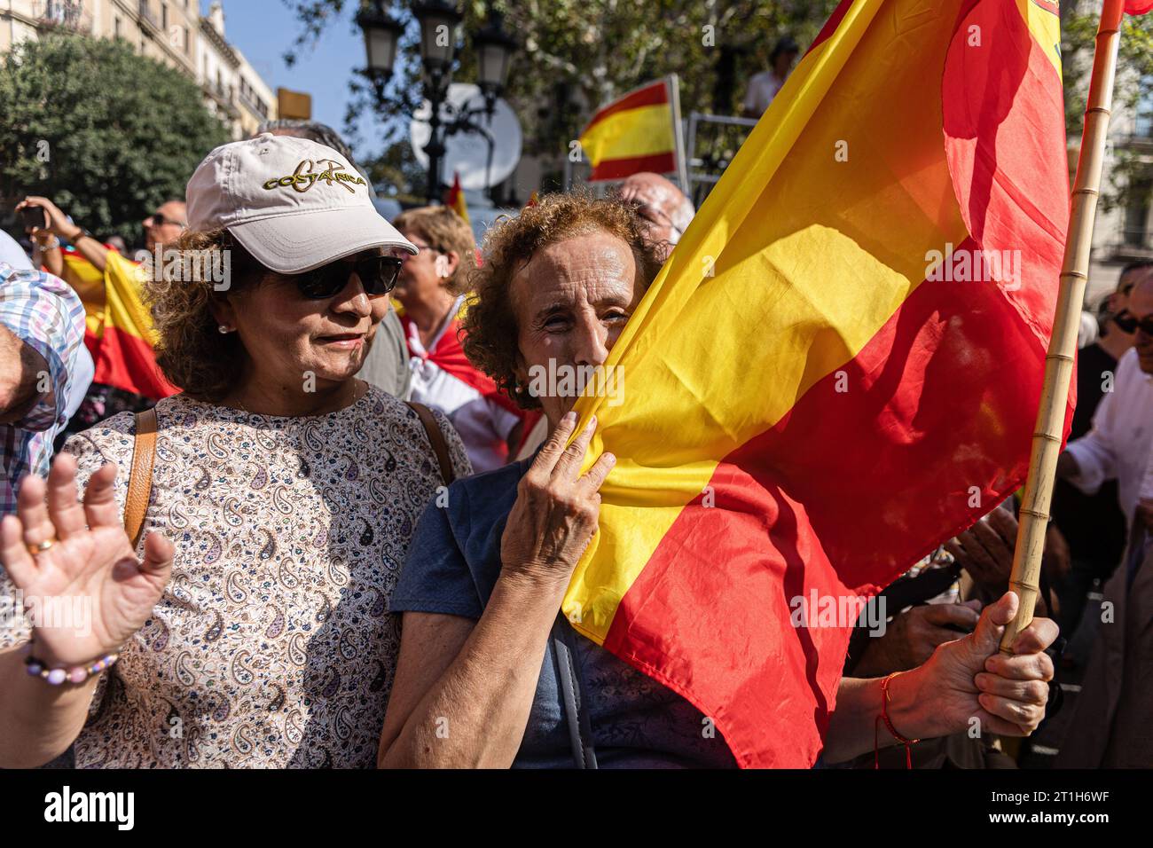 Barcelona, Spain. 8th Oct, 2023. A protester holds and proudly shows ...