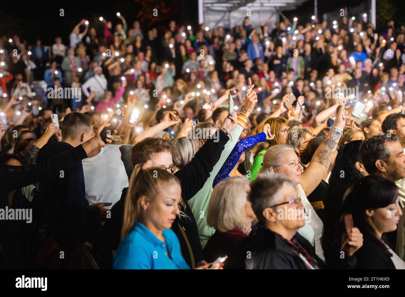 Mobile phone lights crowd hi-res stock photography and images - Alamy