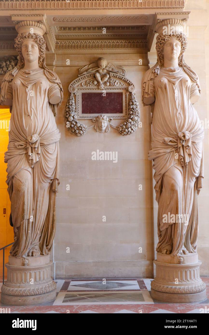 Salle des Caryatids by Jean Goujon. Louvre sculpture gallery, Louvre ...
