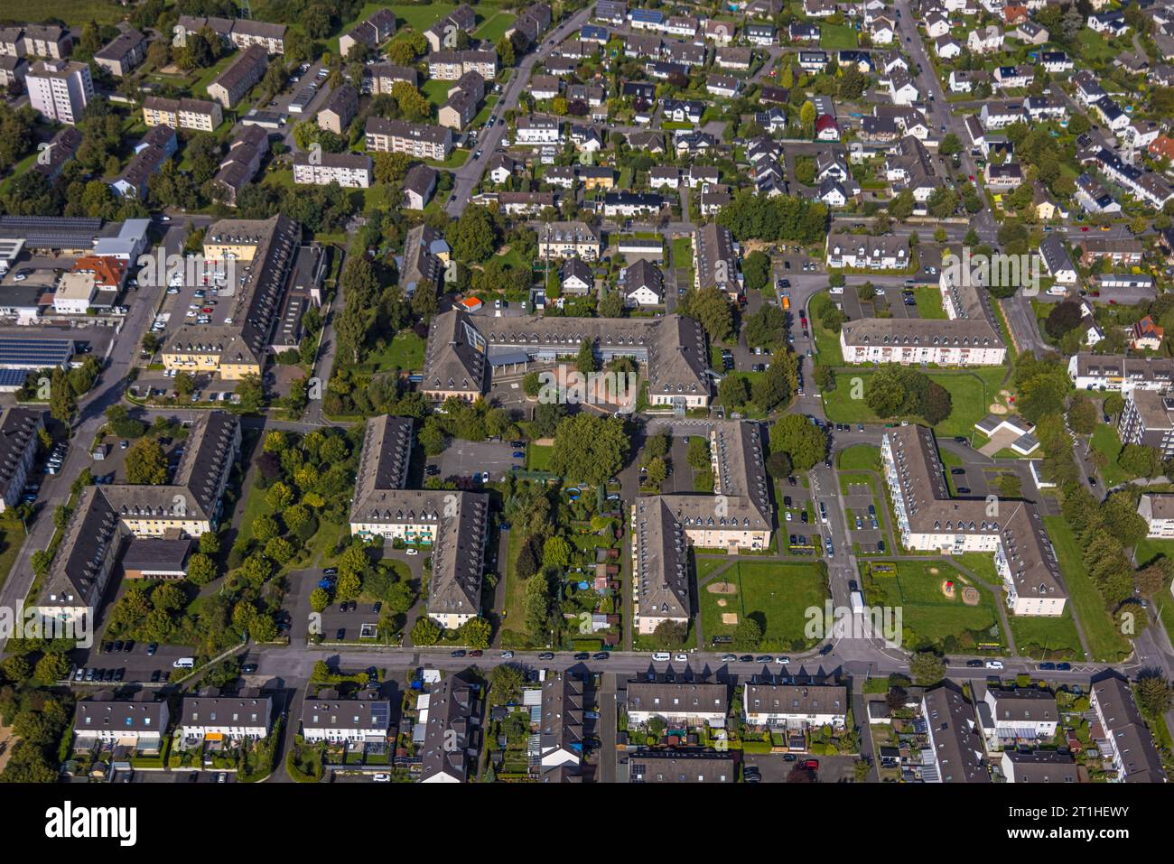 Luftbild, Wohnsiedlung Platte Heide, Grundschule, Menden, Menden ...