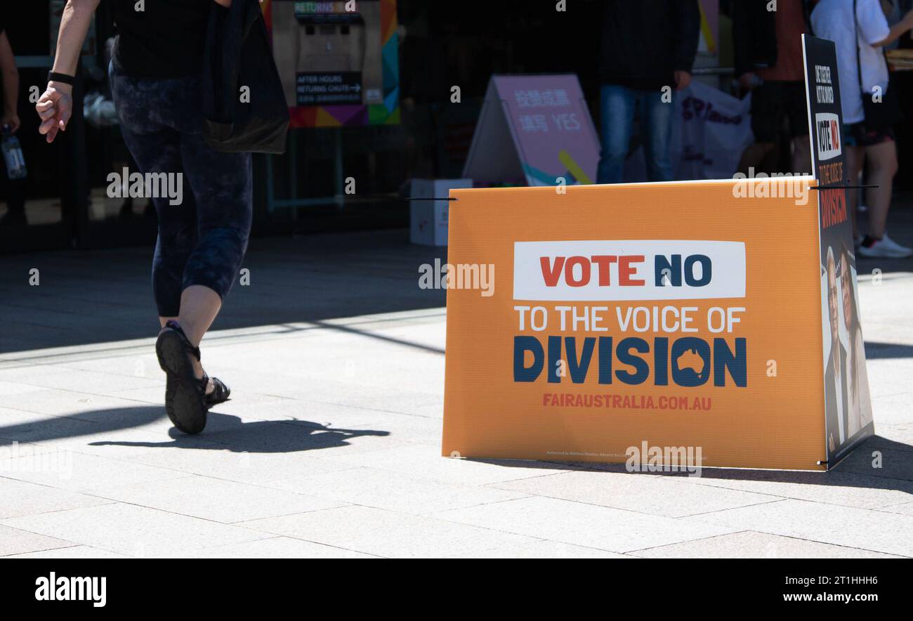 (231014) -- SYDNEY, Oct. 14, 2023 (Xinhua) -- A billboard for ...