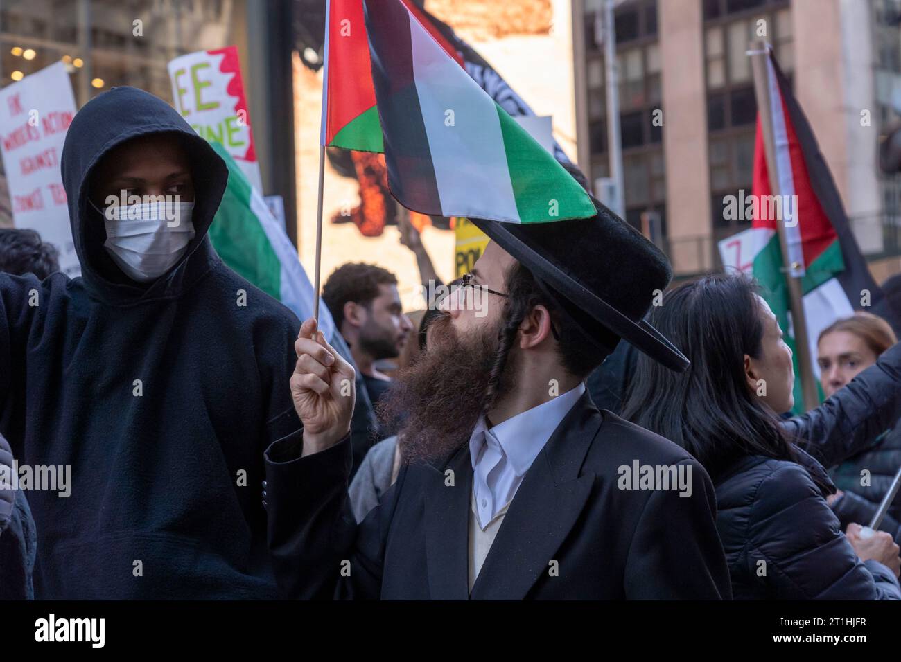 New York, United States. 13th Oct, 2023. A member of Neturei Karta an ...