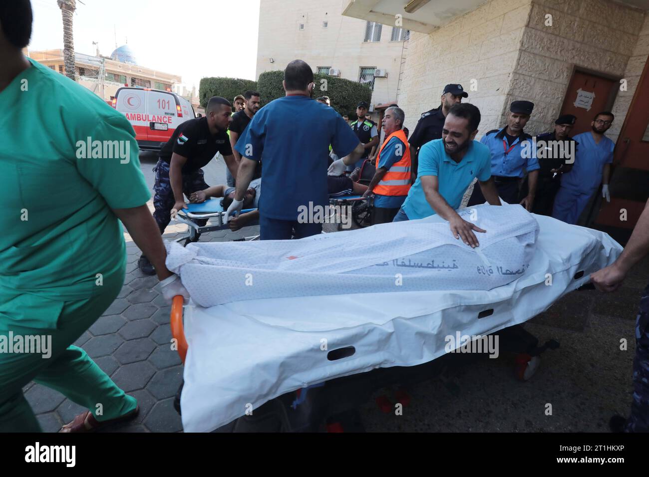 Palestinian paramedics treat wounded Palestinians, including children ...