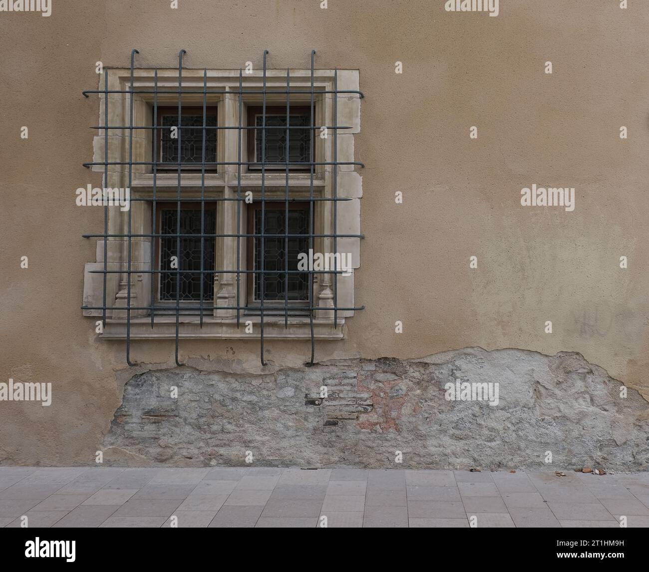 The most interesting deteriorated walls I've come across. Large ...