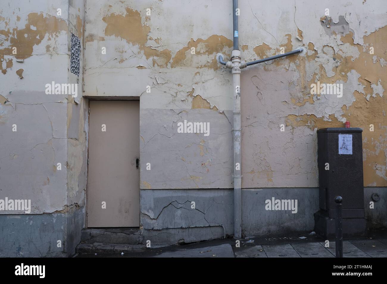 The most interesting deteriorated walls I've come across. Large ...