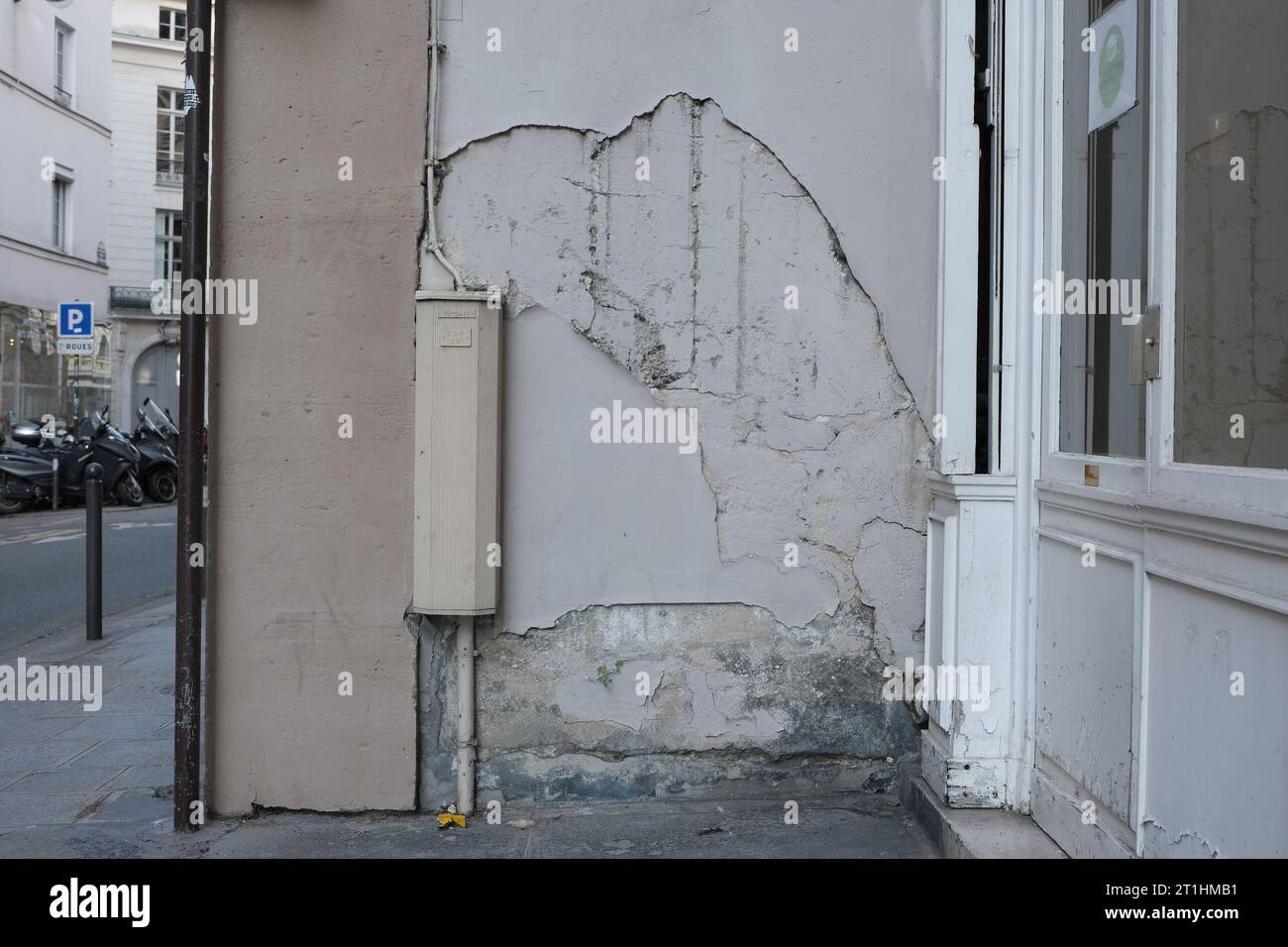 The most interesting deteriorated walls I've come across. Large ...