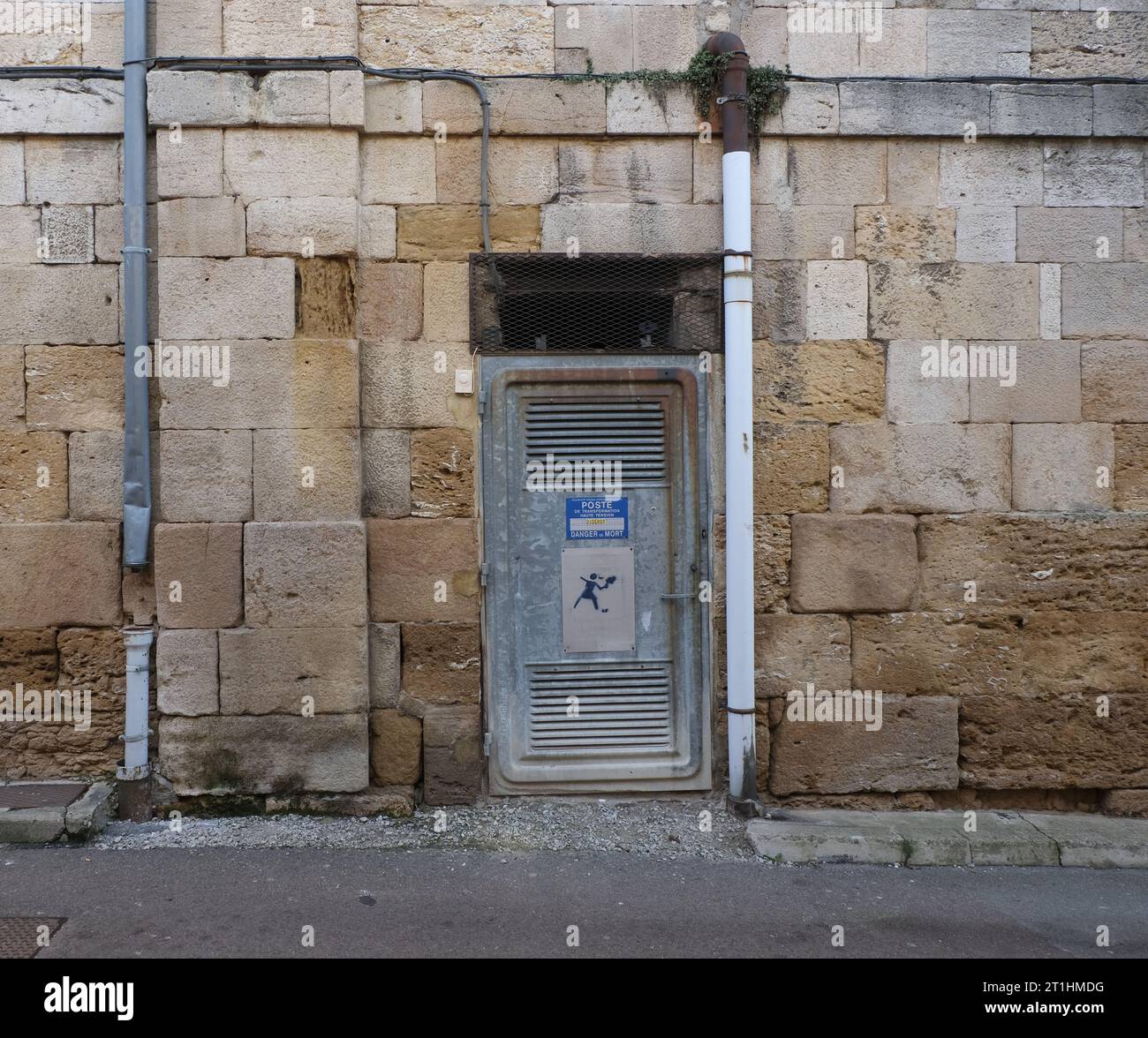 The most interesting deteriorated walls I've come across. Large ...