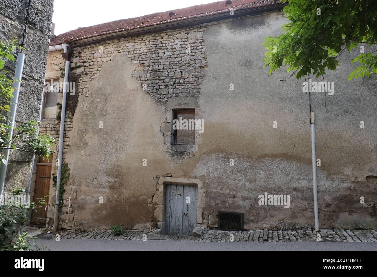 The most interesting deteriorated walls I've come across. Large ...