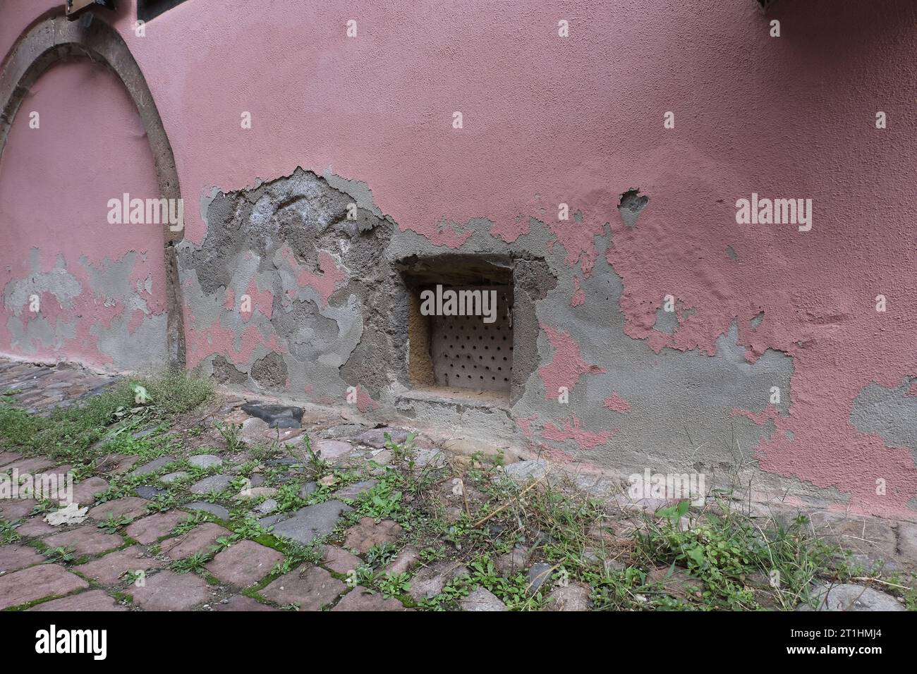 The most interesting deteriorated walls I've come across. Large ...