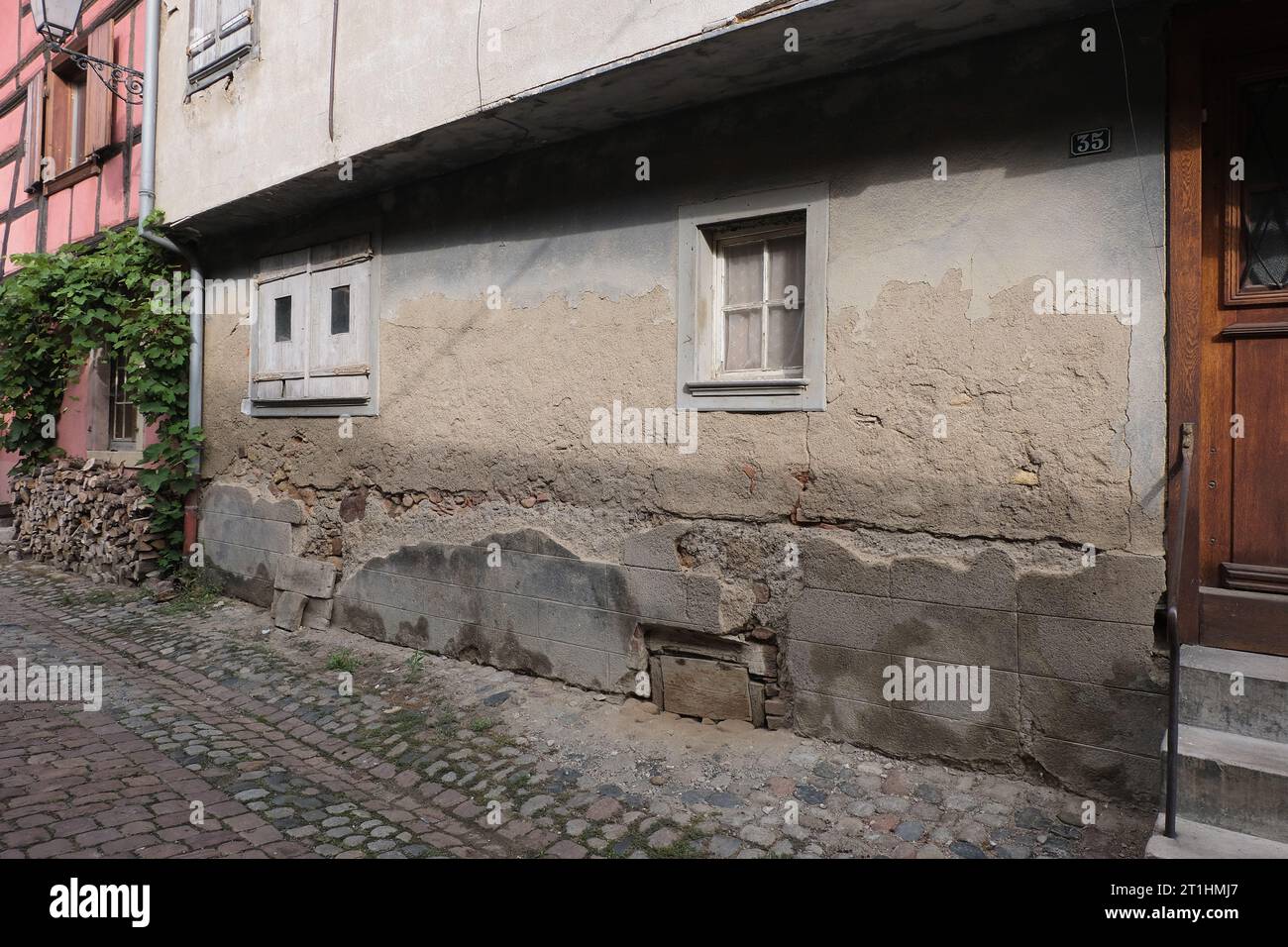 The most interesting deteriorated walls I've come across. Large ...