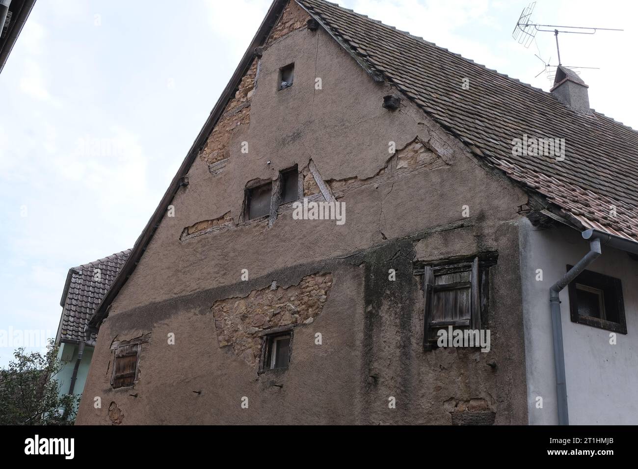 The most interesting deteriorated walls I've come across. Large ...