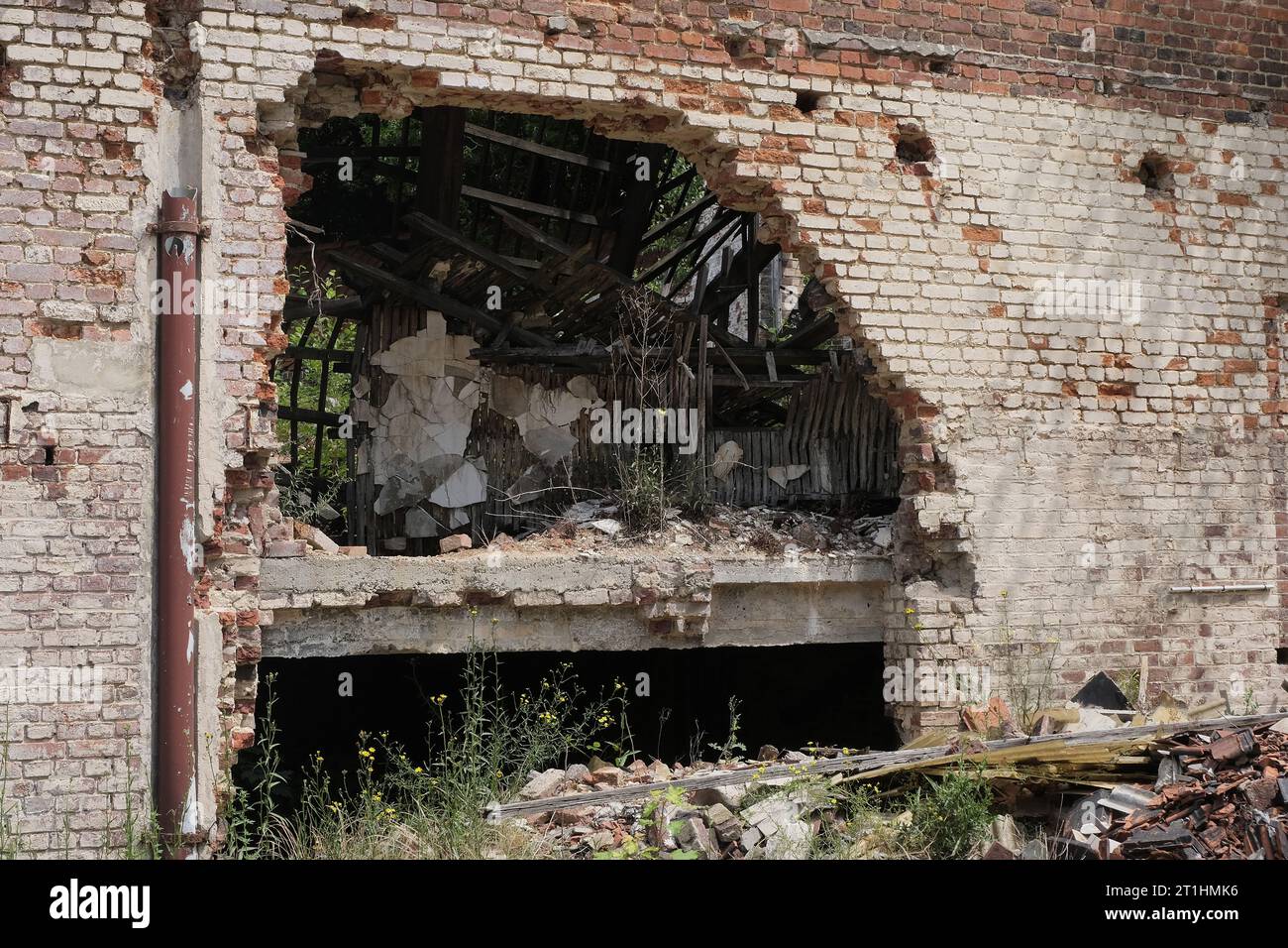 The most interesting deteriorated walls I've come across. Large ...
