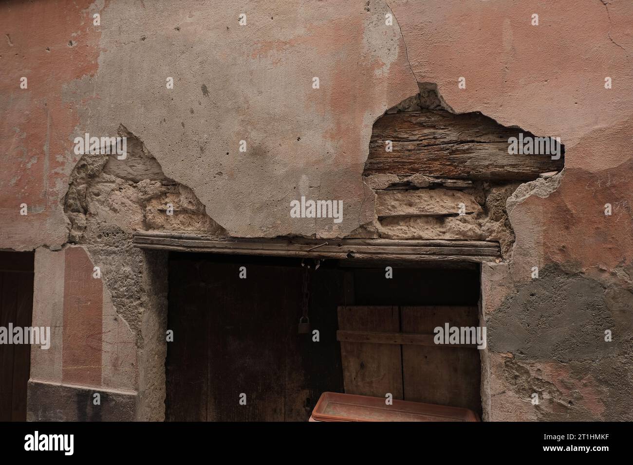 The most interesting deteriorated walls I've come across. Large ...