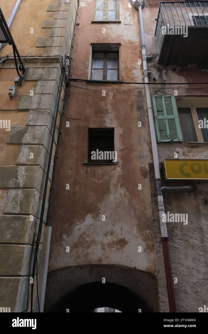 The most interesting deteriorated walls I've come across. Large ...