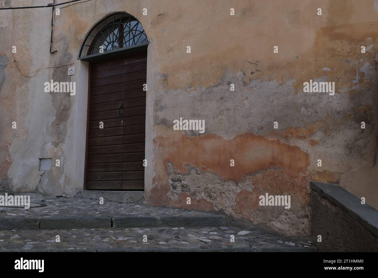 The most interesting deteriorated walls I've come across. Large ...