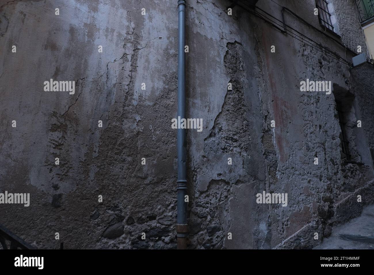 The most interesting deteriorated walls I've come across. Large ...