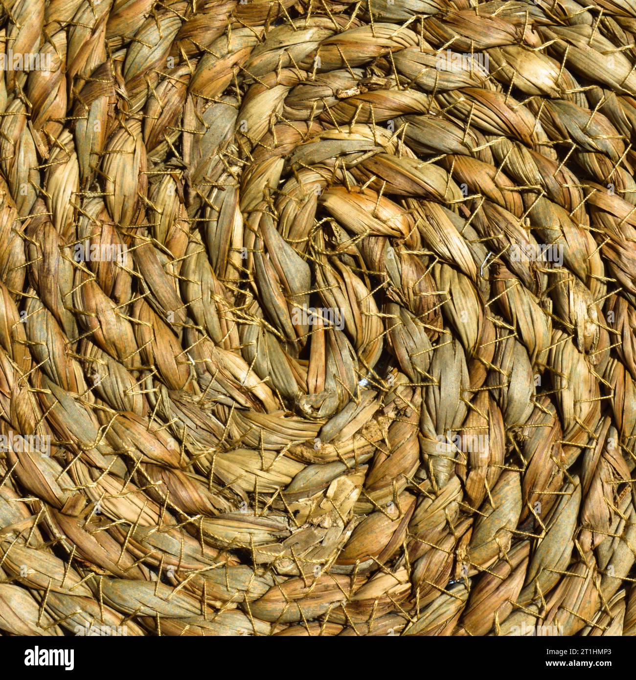Round woven mat made of water hyacinth fibers, wicker table mats ...