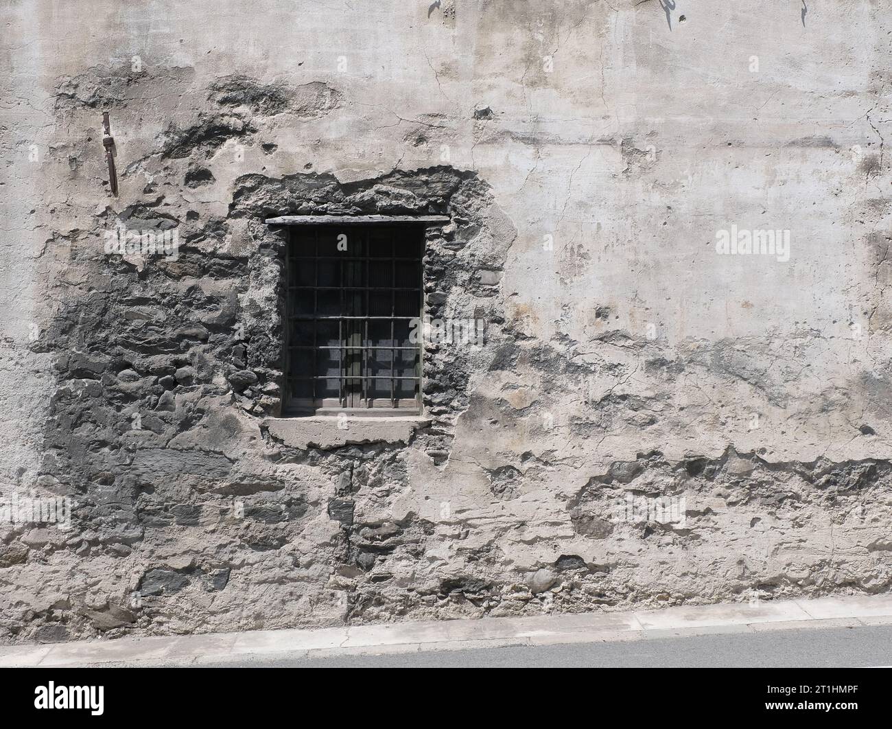 The most interesting deteriorated walls I've come across. Large ...