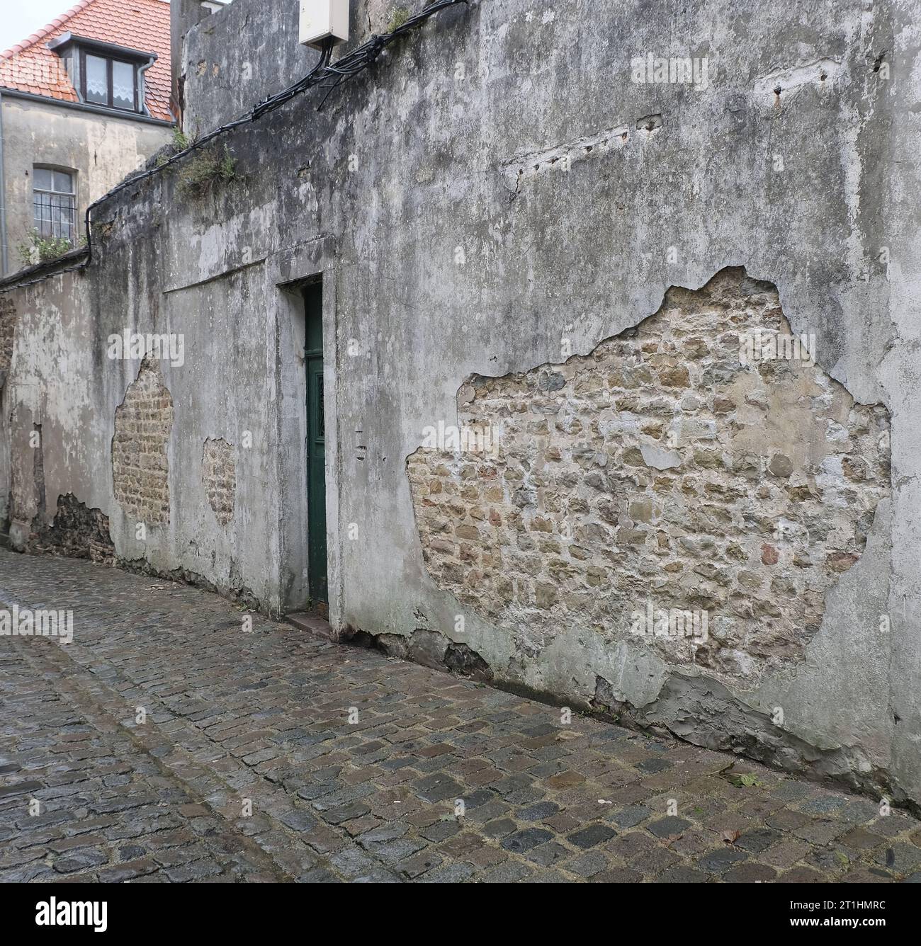 The most interesting deteriorated walls I've come across. Large ...