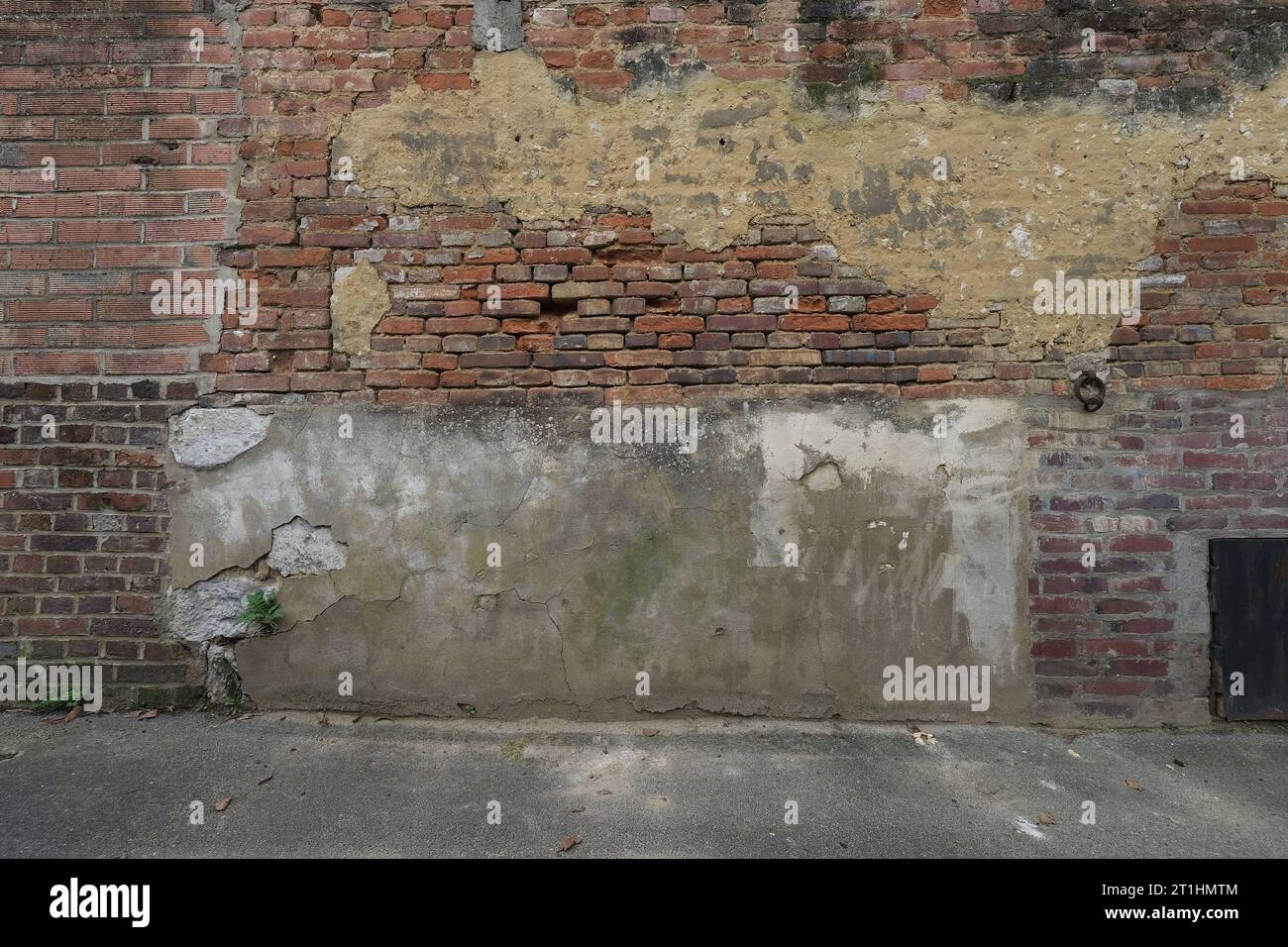 The most interesting deteriorated walls I've come across. Large ...