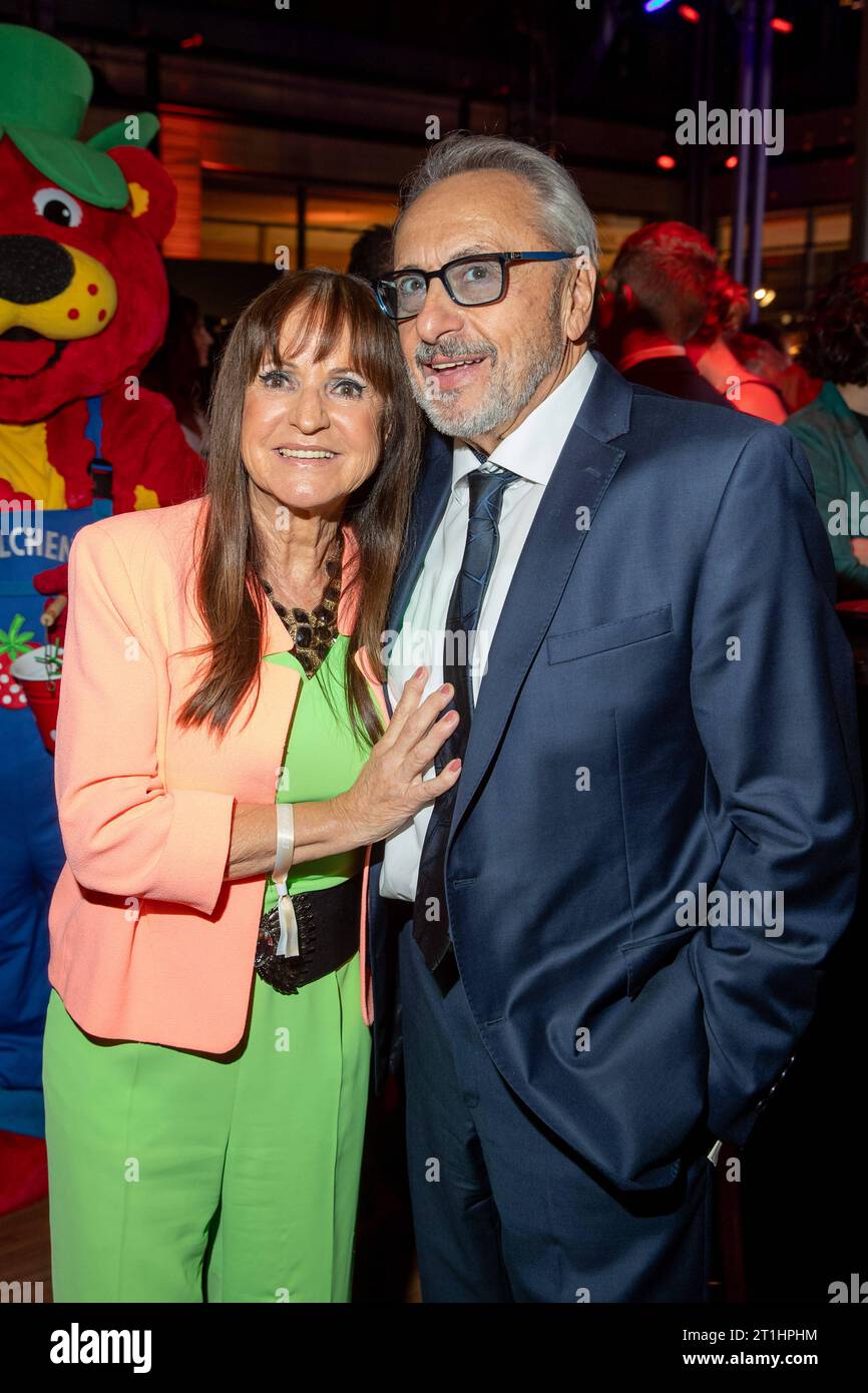 Award - Goldene Henne 2023 Wolfgang Stumph mit Ehefrau Christine Stumph ...