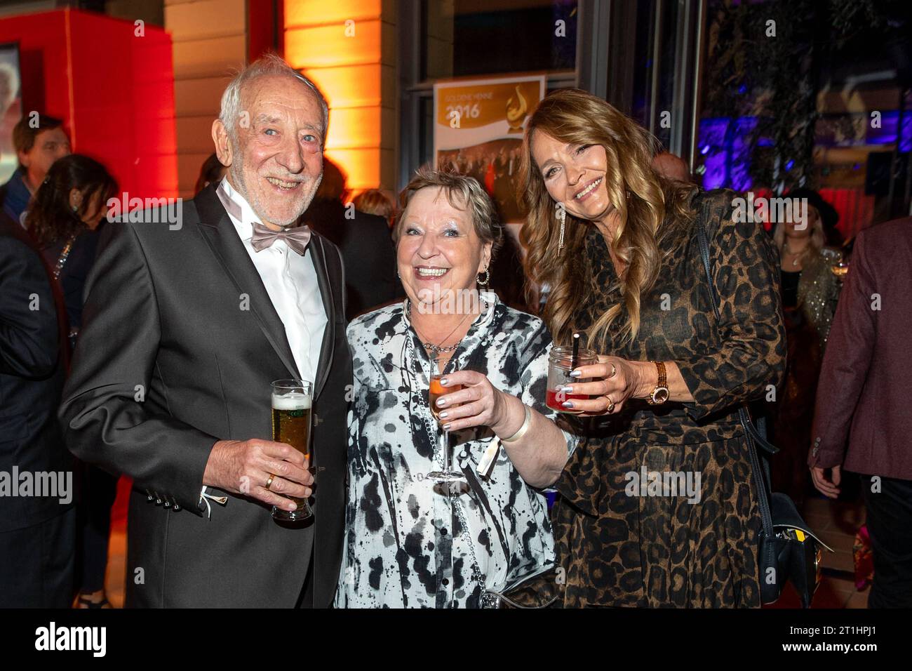 Award - Goldene Henne 2023 Dieter Didi Hallervorden mit Ehefrau ...