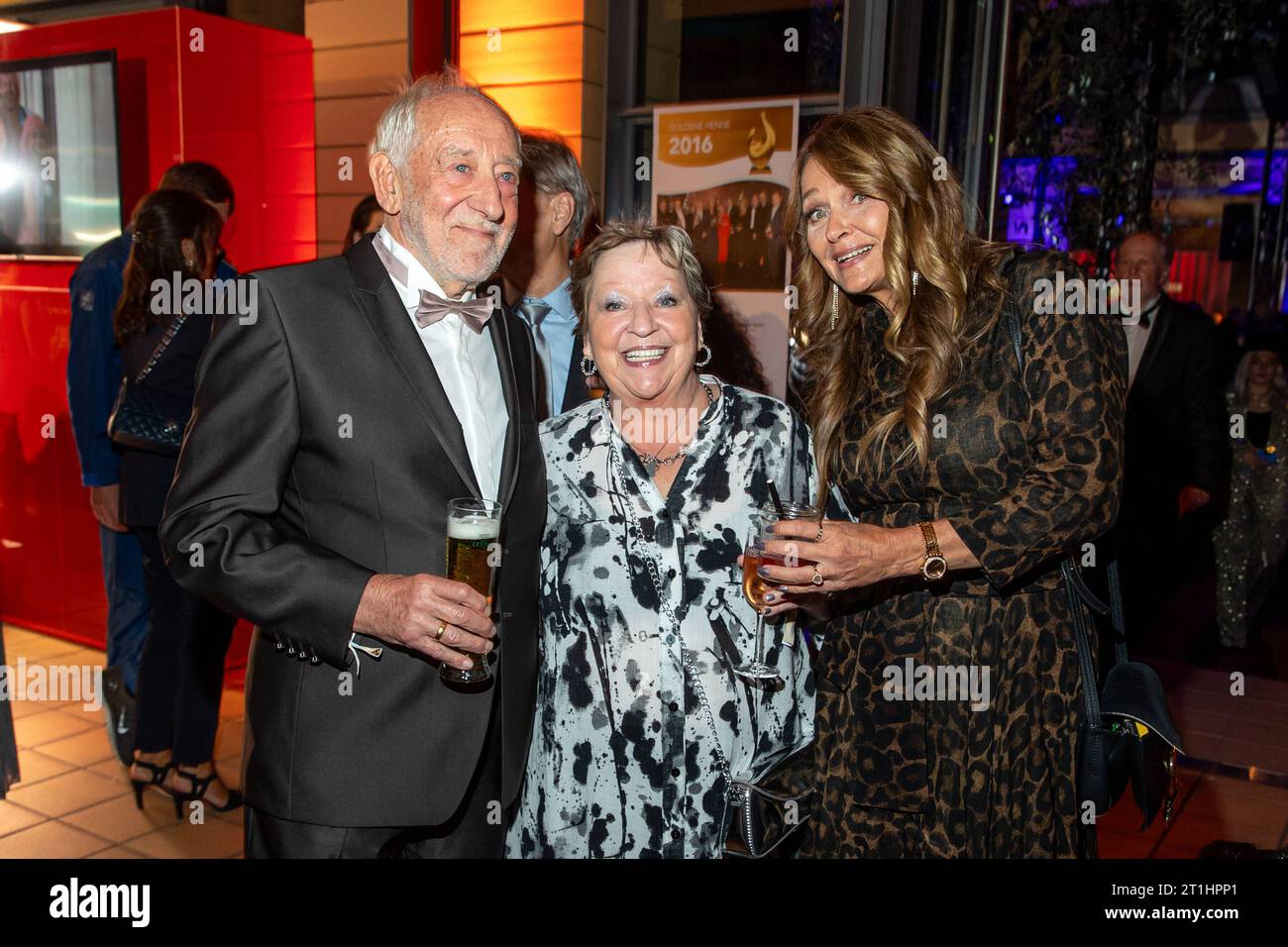 Award - Goldene Henne 2023 Dieter Didi Hallervorden mit Ehefrau ...