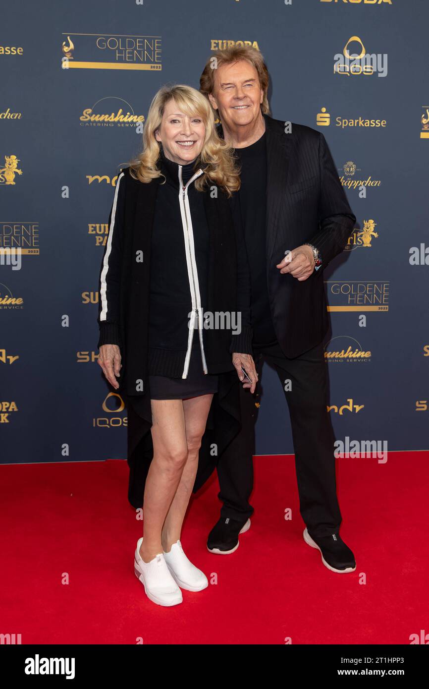 Award - Goldene Henne 2023 Howard Carpendale mit Ehefrau Frau Donnice ...