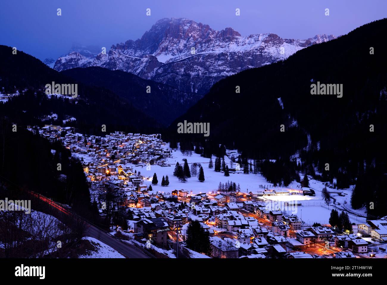 Holiday region snow hi-res stock photography and images - Alamy