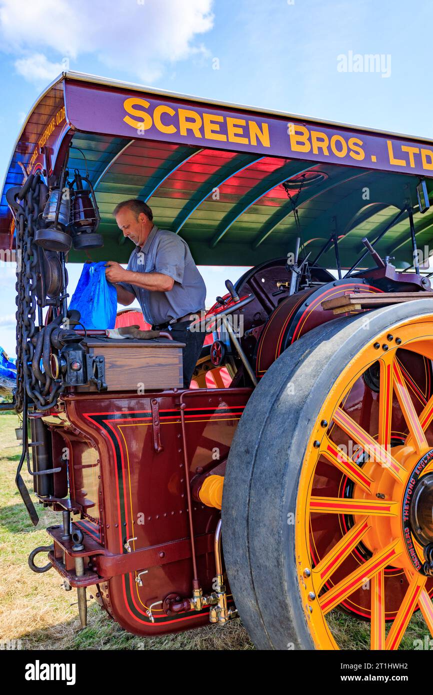 Recoaling a Screen Bros 1910 Burrell 3197 steam crane engine at the ...