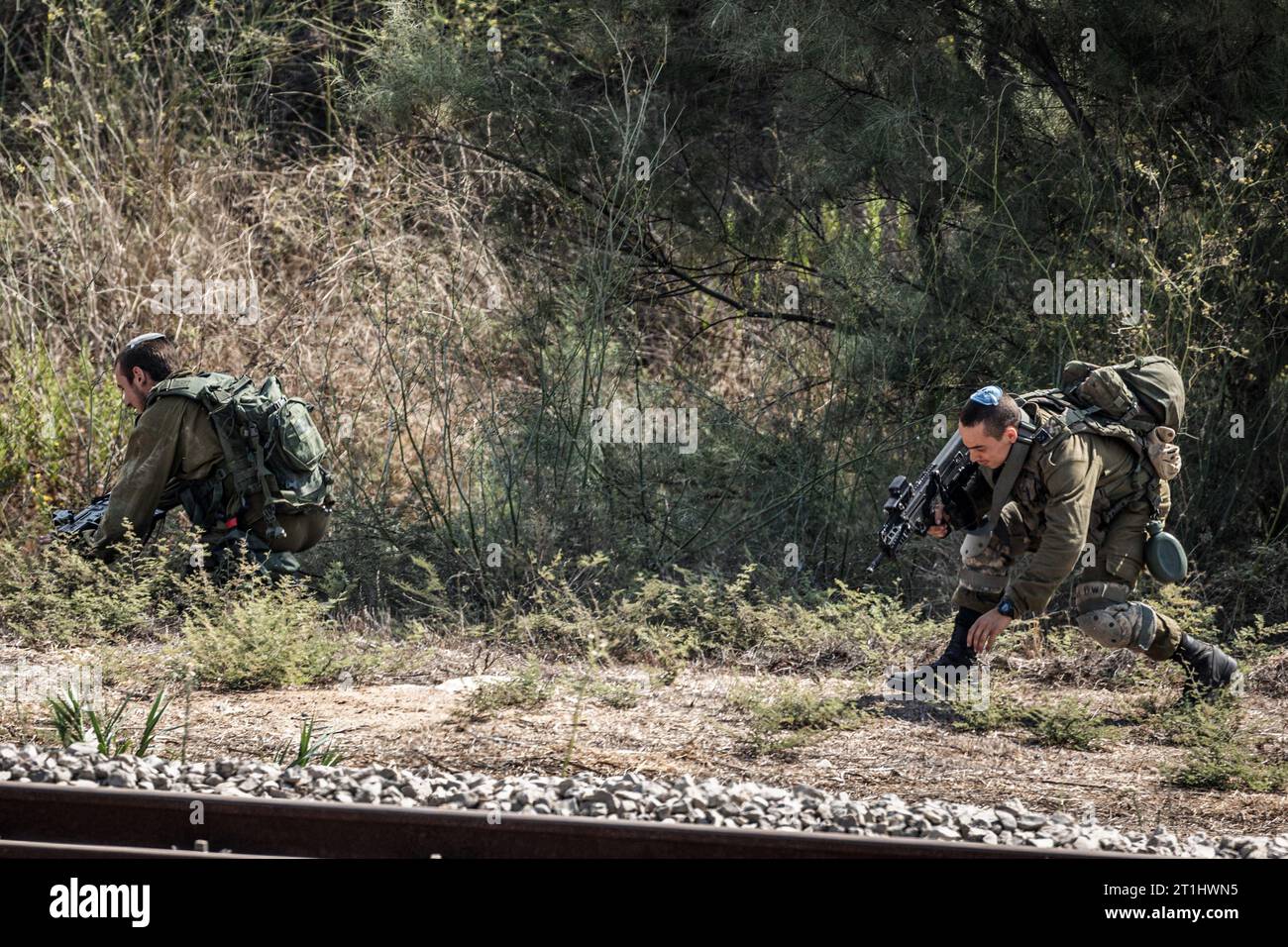 Zikim, Israel. 14th Oct, 2023. Israeli soldiers take cover near the ...