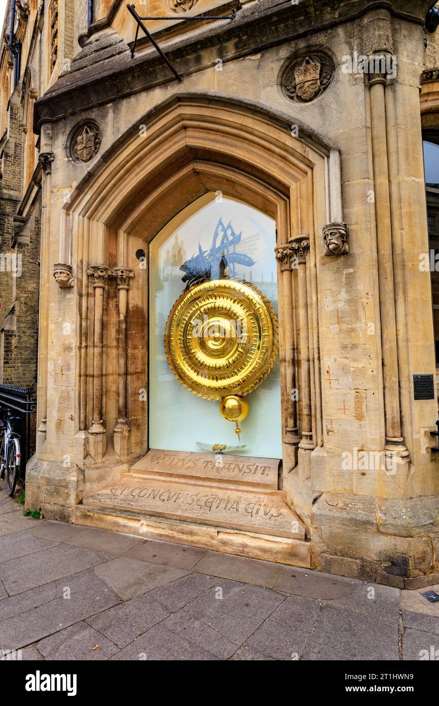 The Corpus or Grasshopper Clock, is a sculptural clock outside the ...