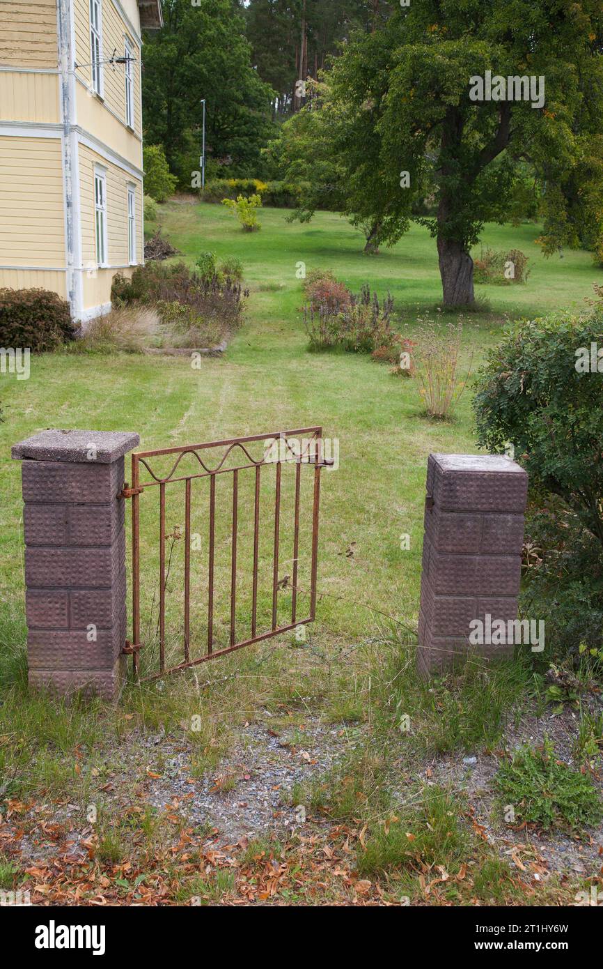 Outdoor metal gate hi-res stock photography and images - Alamy