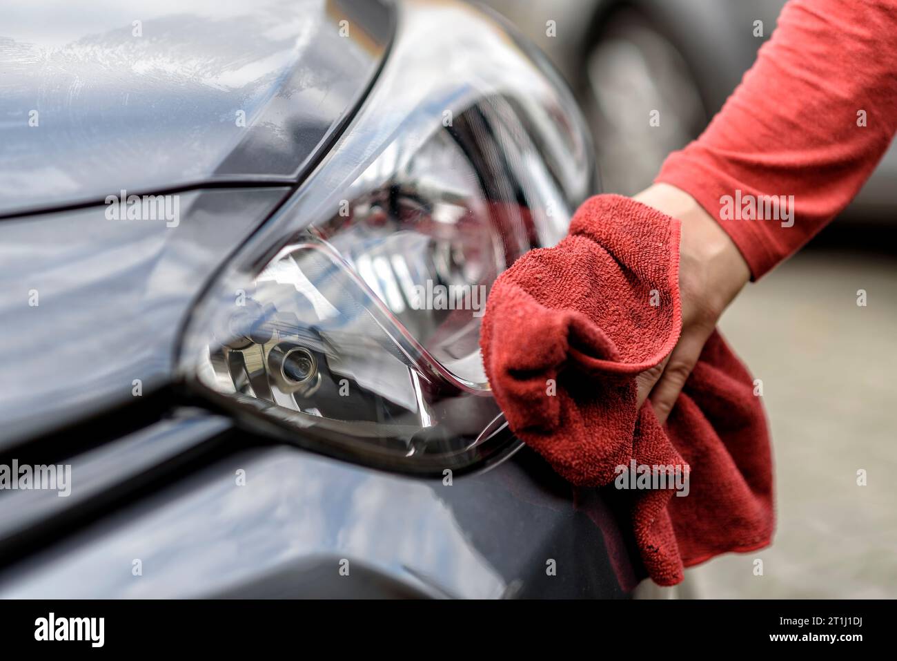 polishing a car with a rag after the car wash Stock Photo - Alamy