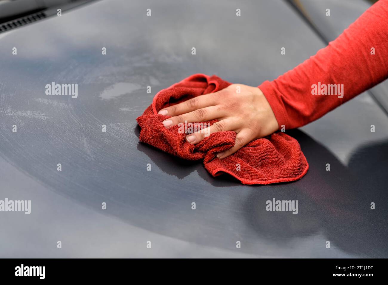 polishing a car with a rag after the car wash Stock Photo - Alamy