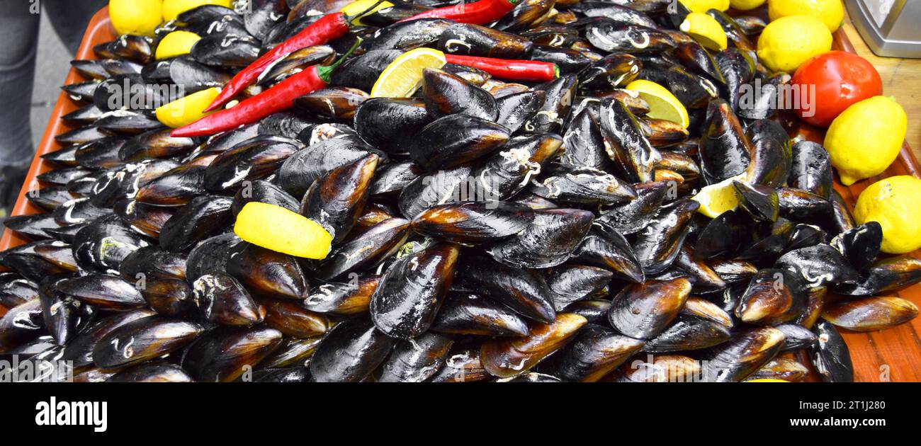 Midye dolma, stuffed mussels Turkish food with a beautiful presentation ...