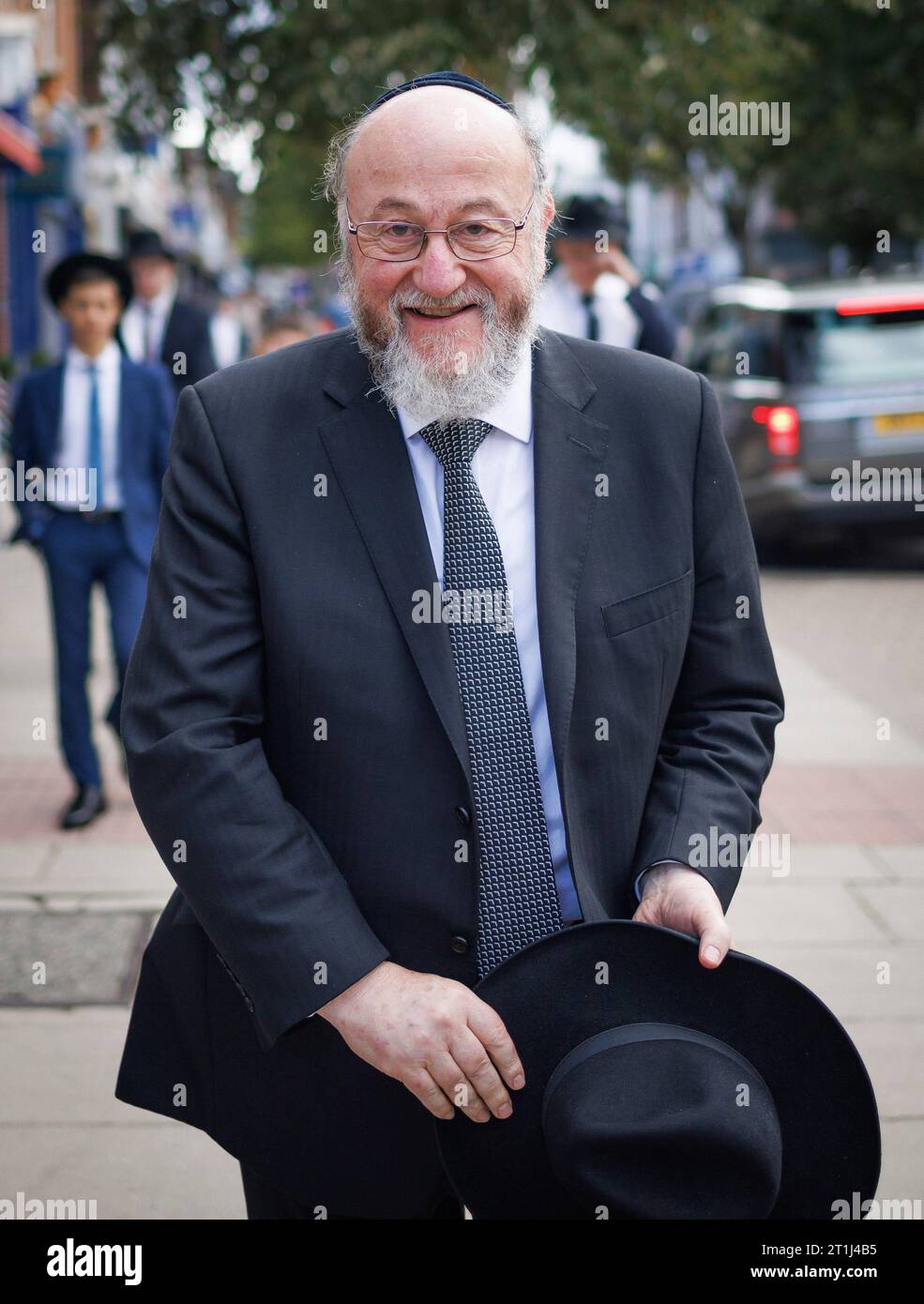 London, UK. 14th Oct, 2023. Chief Rabbi Ephraim Mirvis is seen leaving ...