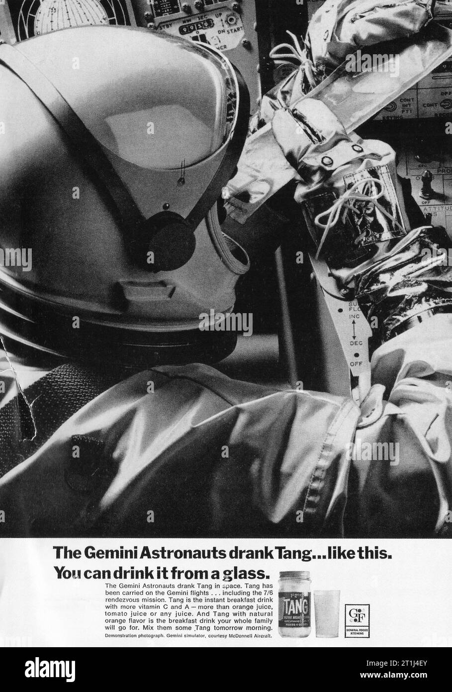 Kitchen ad 1960s hi-res stock photography and images - Alamy