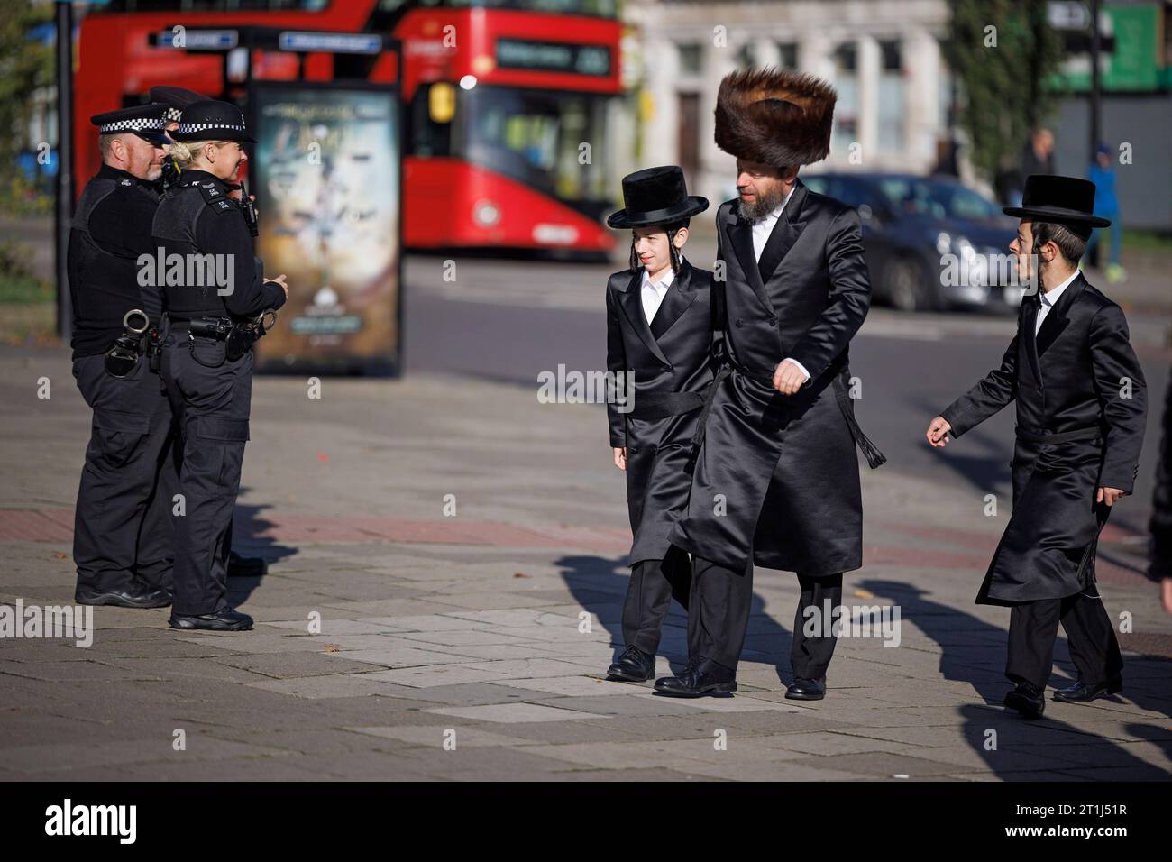 London, UK. 14th Oct, 2023. Police officers patrol as members of the ...