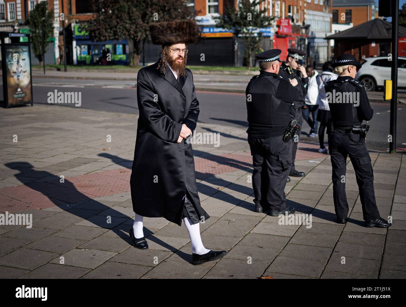 London, UK. 14th Oct, 2023. Police officers patrol as members of the ...