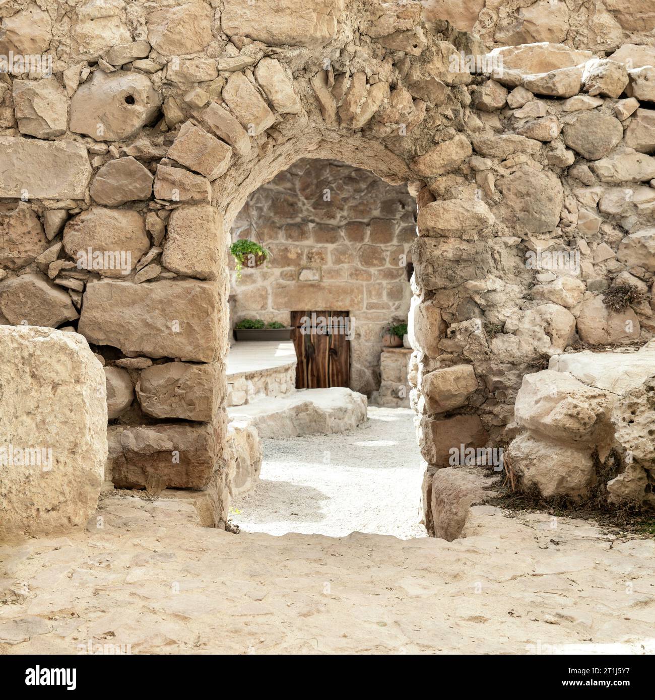 Historic stone arch wall hi-res stock photography and images - Alamy