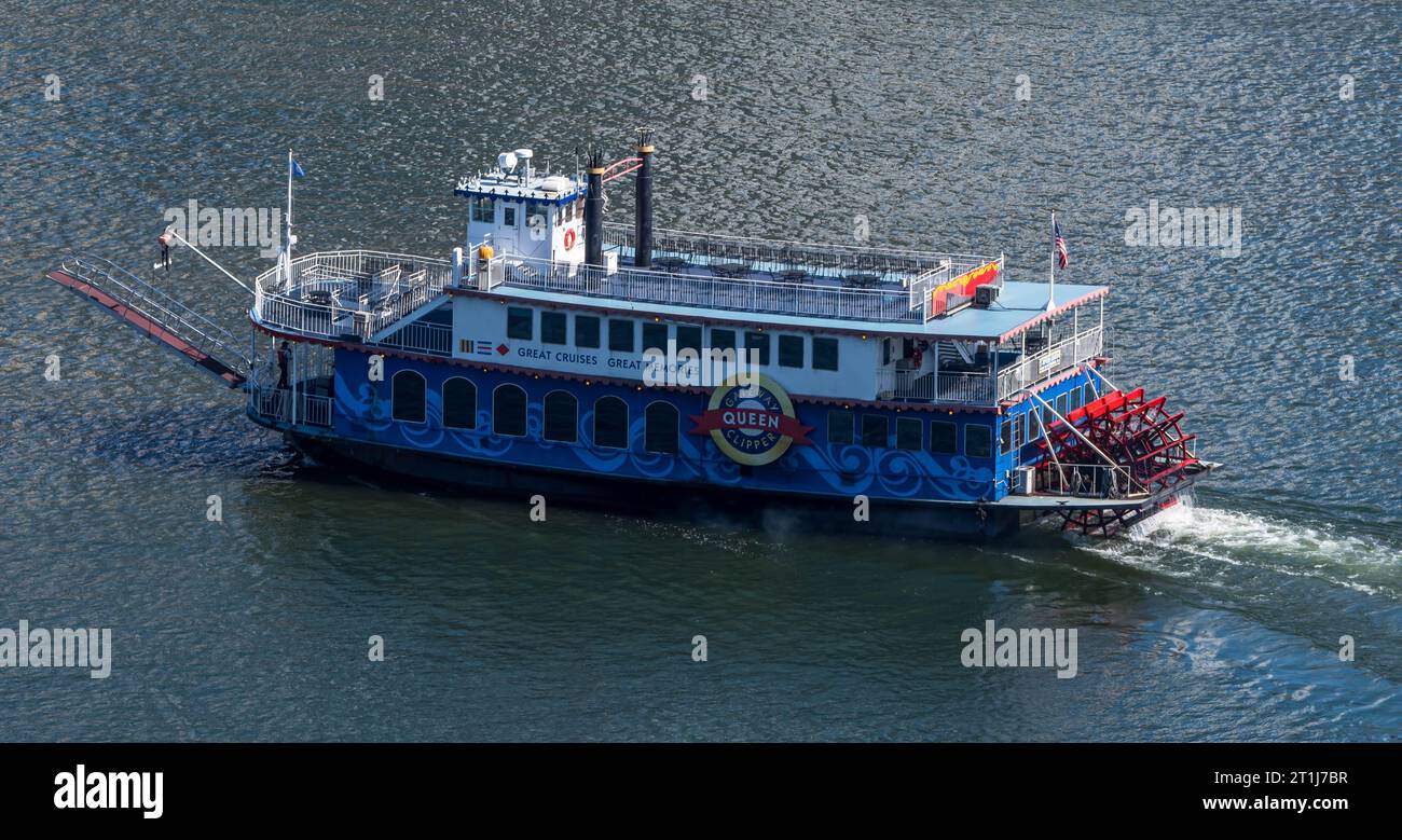 The Gateway Clipper Queen, a paddle boat on the Monongahela River in ...