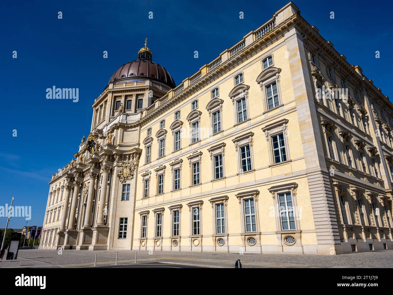 The rebuilt Berlin City Palace in front of a deep blue sky Stock Photo ...