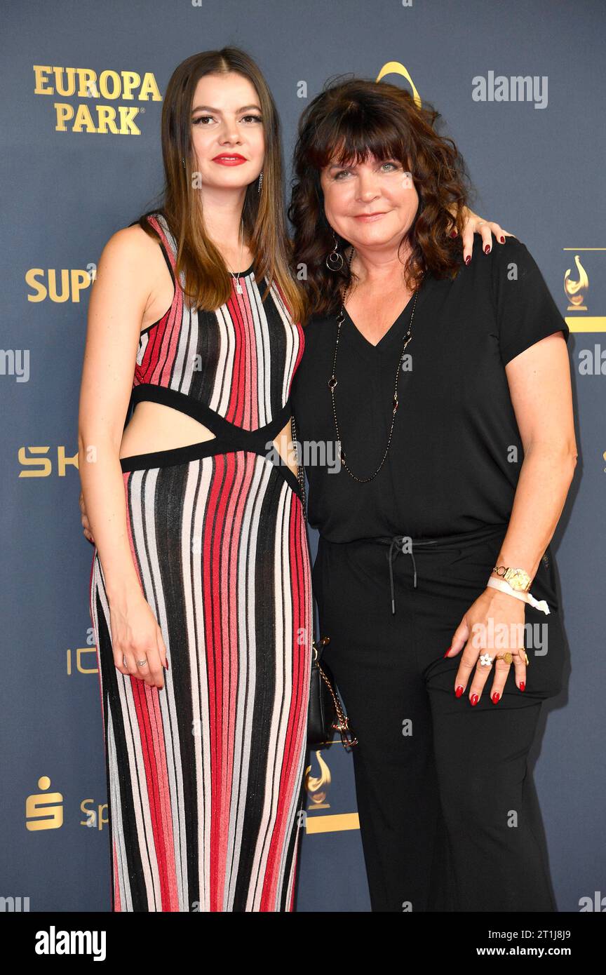 Maria Clara Groppler mit ihrer Mutter Grit bei der 29. Verleihung der ...