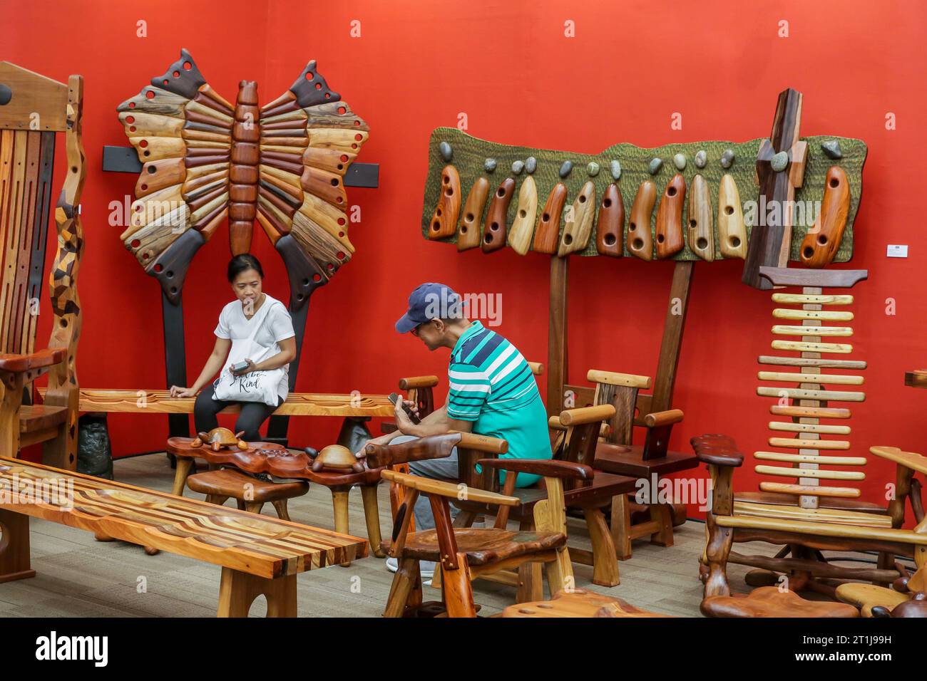 Taguig City, Philippines. 13th Oct, 2023. People view wooden artworks ...