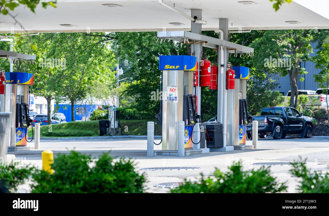 Sunoco gas station in southampton, ny Stock Photo - Alamy