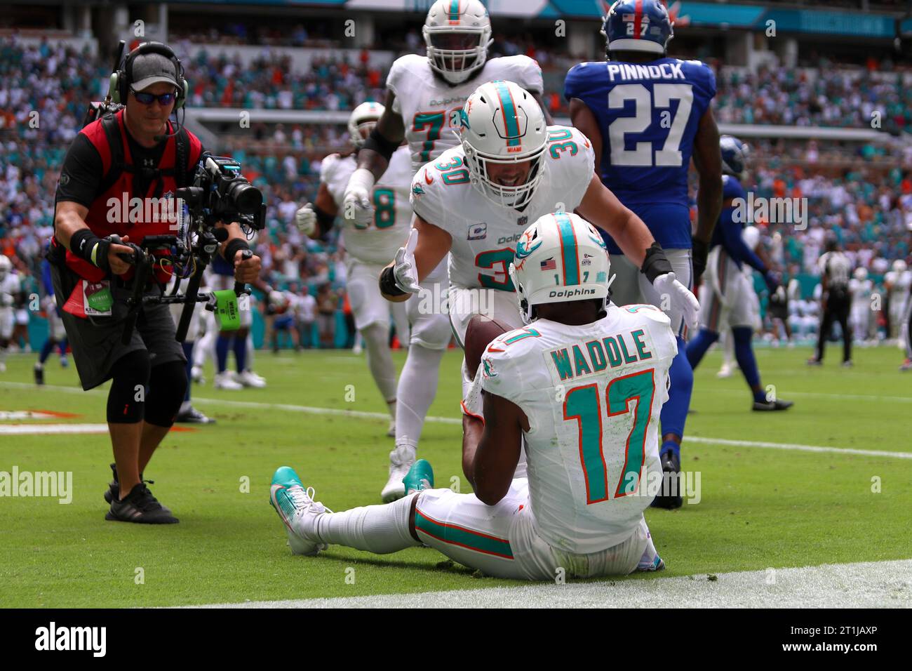 Dolphins WR Jaylen Waddle 17 -Miami Dolphins v New York Giants, 10-8-23 ...